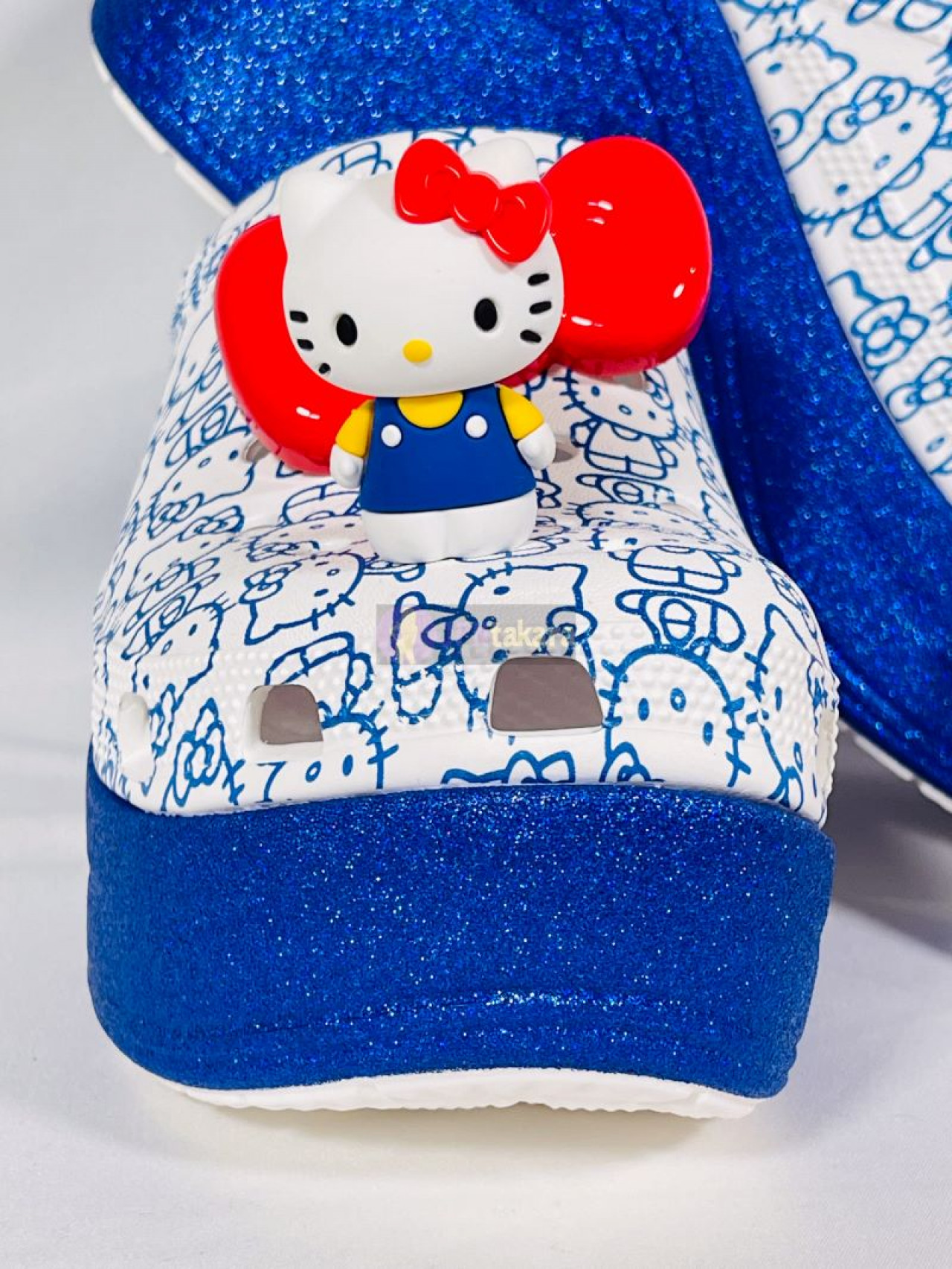 CROCS Hello Kitty 50th Anniversary Limited Edition Siren Clog